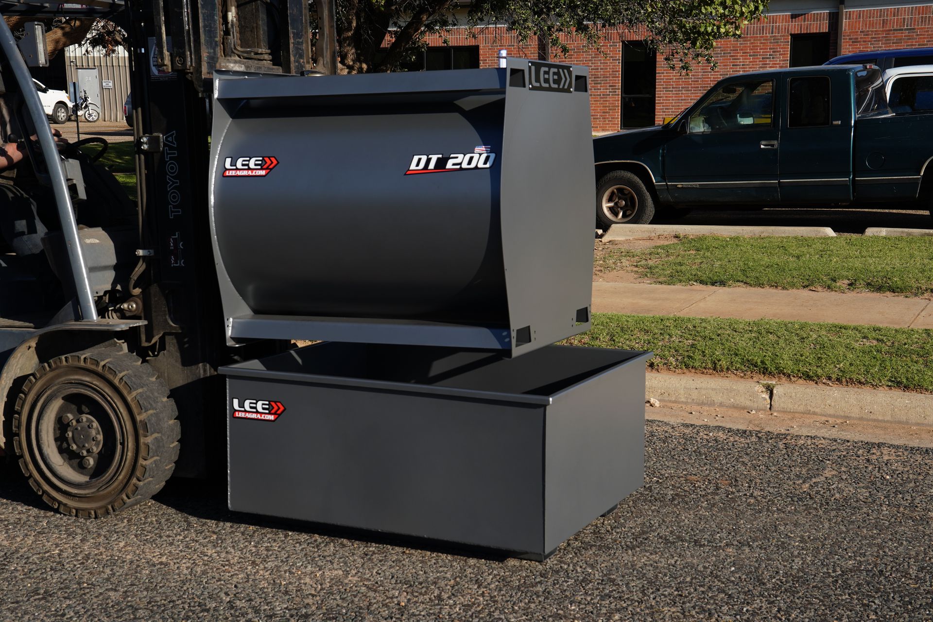 LEE Diesel Fuel Tanks | LeeAgra, Inc.