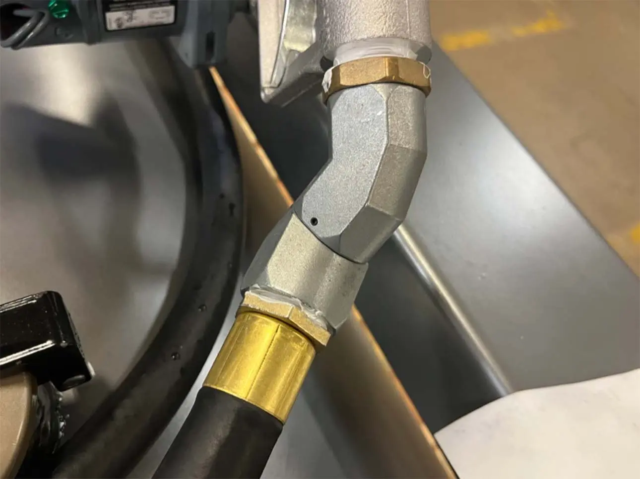 The Role of A Hose Swivel On A Diesel Fuel Tank